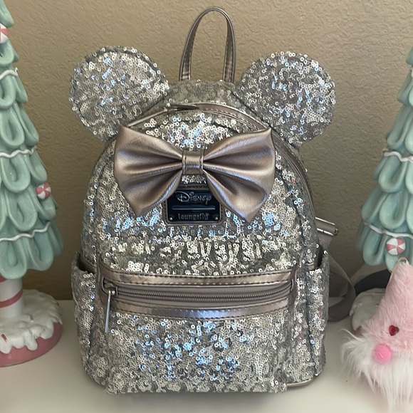 Loungefly | Bags | Disney X Loungefly Sequins Silver Minnie Mouse ...